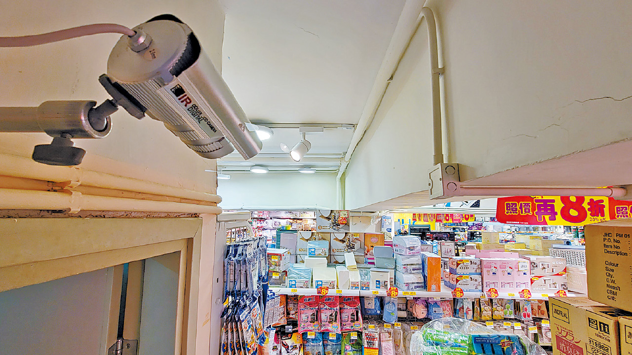 盜竊案爆升37% 警睇片緝賊 破犯罪集團拘6人 專偷超市連鎖店生活雜貨食品 | am730