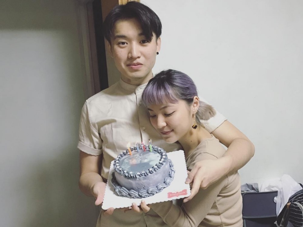 Jer柳應廷@MIRROR前女友攬新仔 與半裸男擁吻放閃 | am730