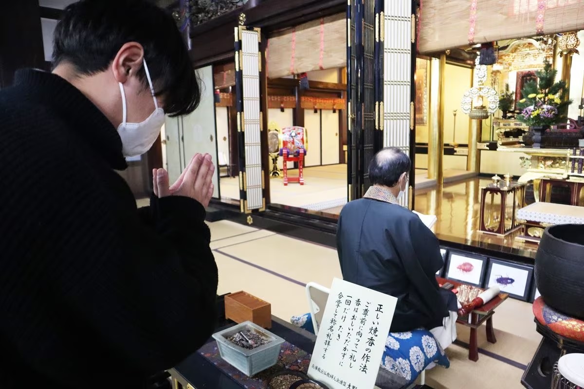 日本殺蟲劑公司超渡昆蟲40年不變 祭壇放蟑螂床蝨蚊子「遺照」好誠心 | am730