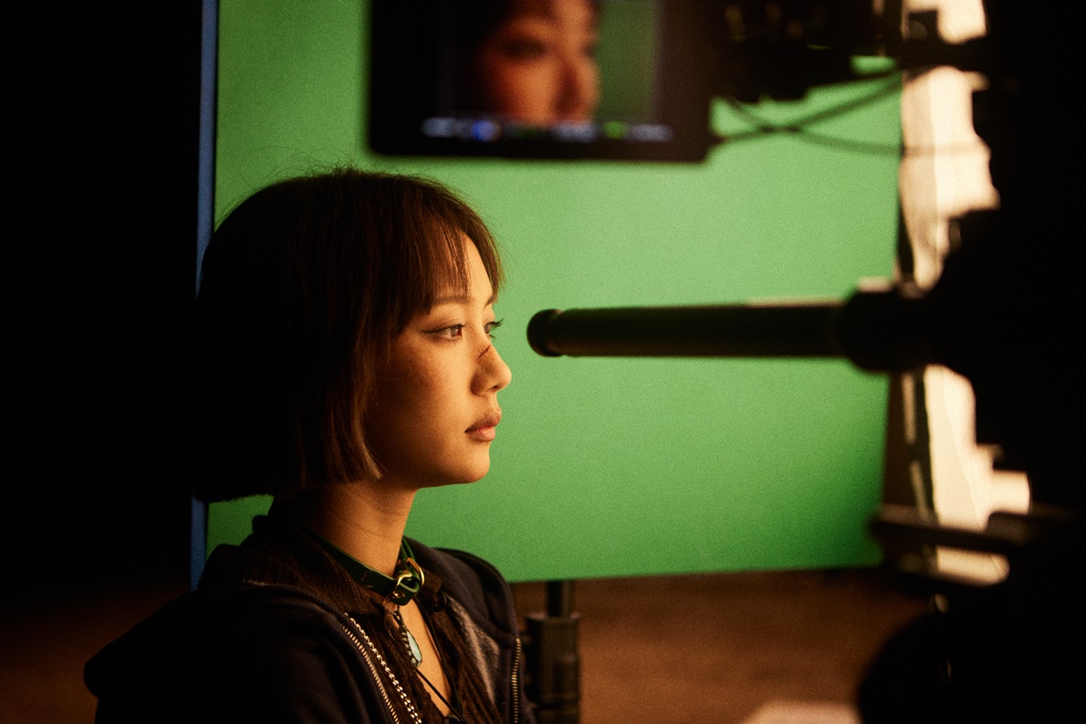 Marf@COLLAR拍新歌MV化身打女拍落水戲 談樂壇獎項：好驚令人失望 | am730