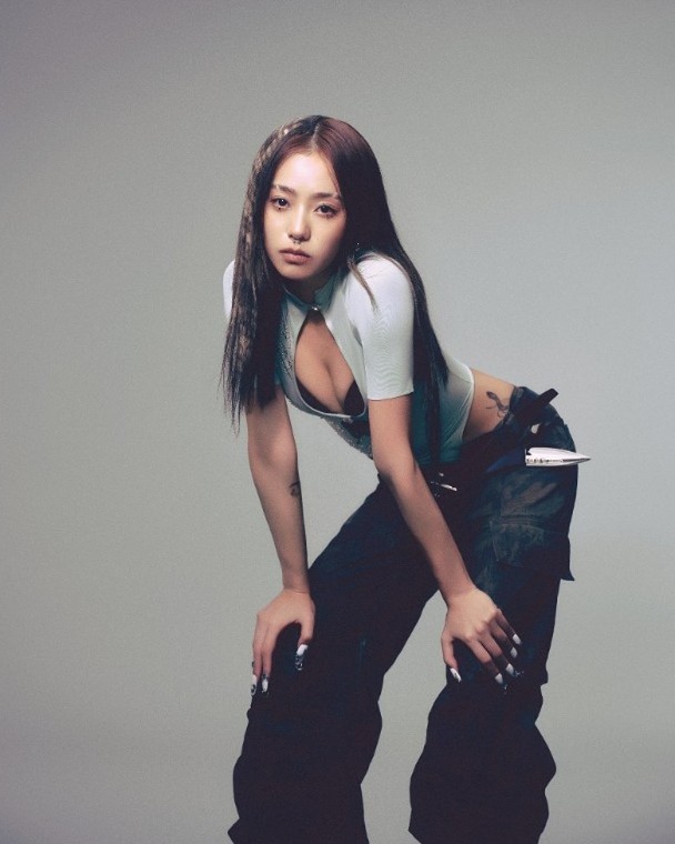 Jace陳凱詠稱被蛇咬變集體炒車現場 原來為新歌宣傳 | am730