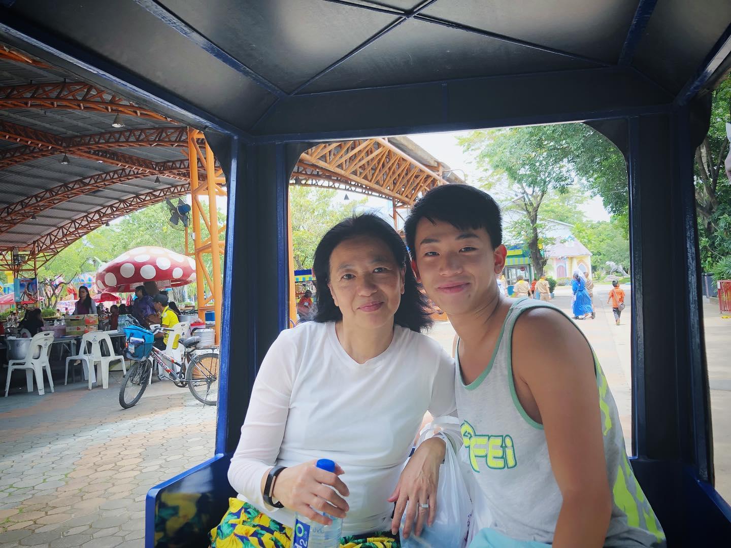 193岑珈其媽咪孭飛拍廣告 郭嘉駿母親曾當臥底粉絲 | am730