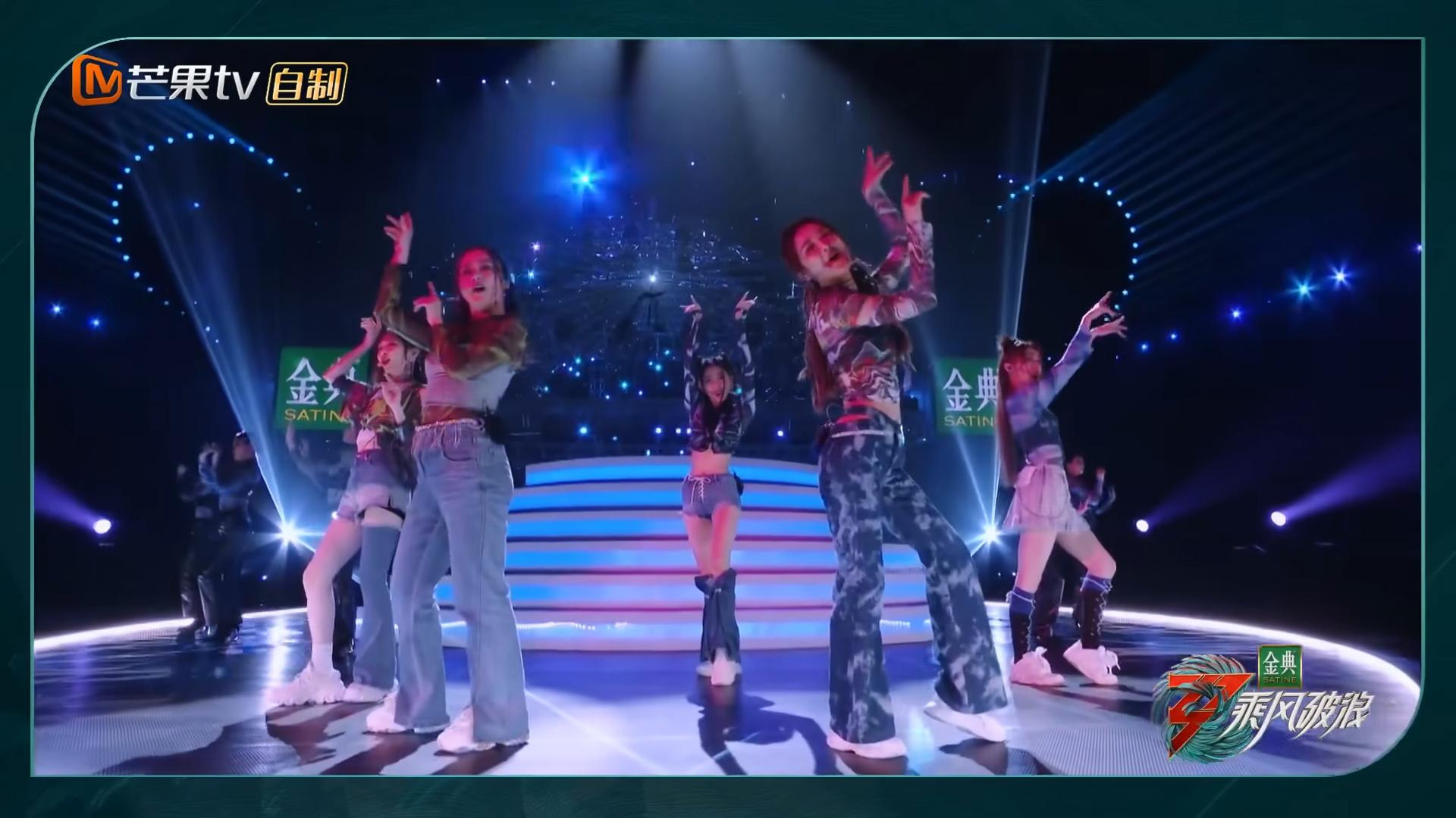 Twins演唱會2024｜Twins招牌動作側手翻再現紅館 大量經典舊歌放送 | am730