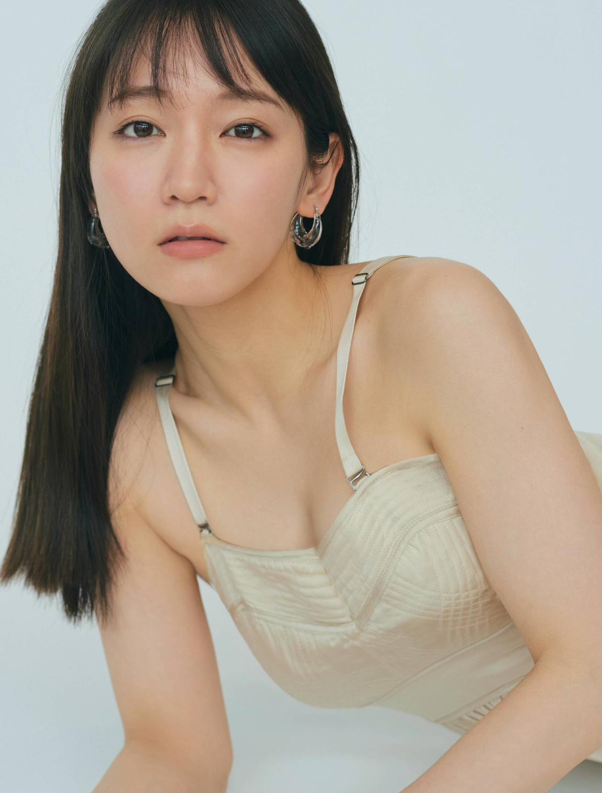 吉岡里帆三連霸獲選「最理想女友」 挑戰結衣bb國民老婆地位 Am730