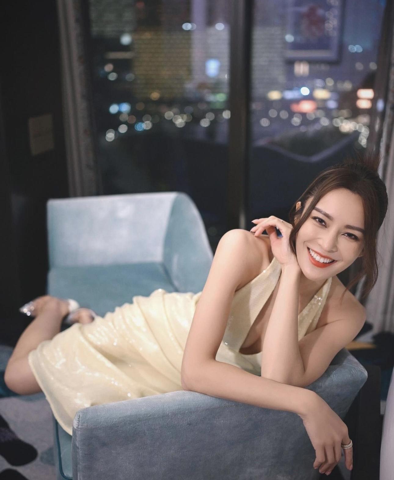 張曦雯34歲生日大解放 曬Deep V性感相騷吸晴身材 | am730