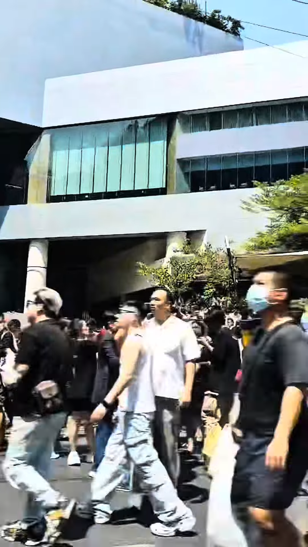 緬甸地震｜胡慧冲去曼谷貓展途中有震感 網上報平安︰我仲健在 | am730