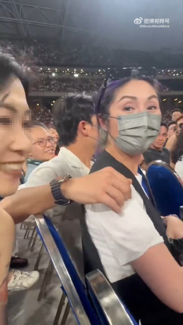 Lady Gaga新加坡演唱會｜楊千嬅被人圍住集郵 要離場避風頭 | am730