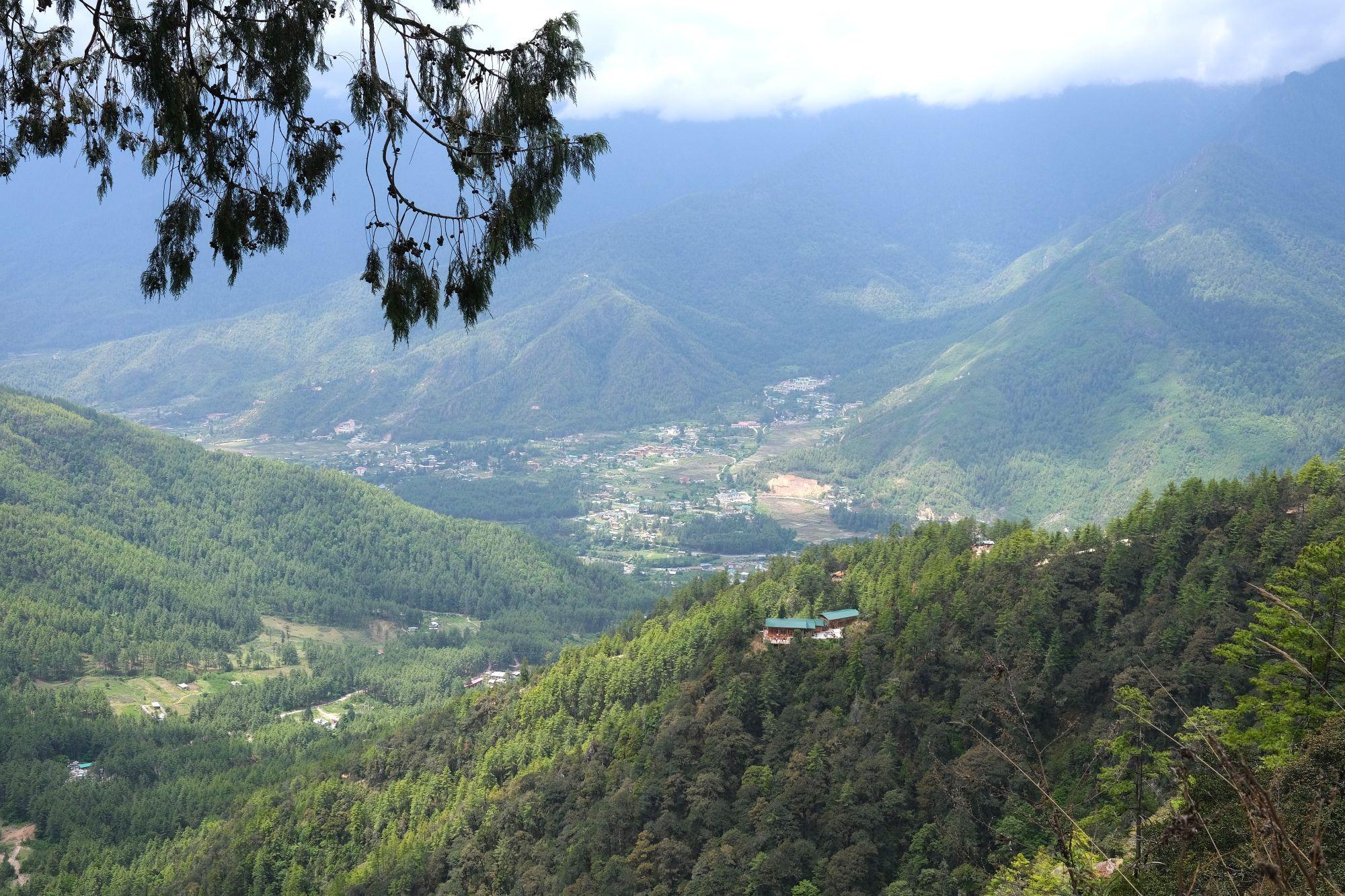 不丹深度遊｜不丹最美登山路線！6小時山區徒步 參觀懸崖上的「虎穴寺」 | am730