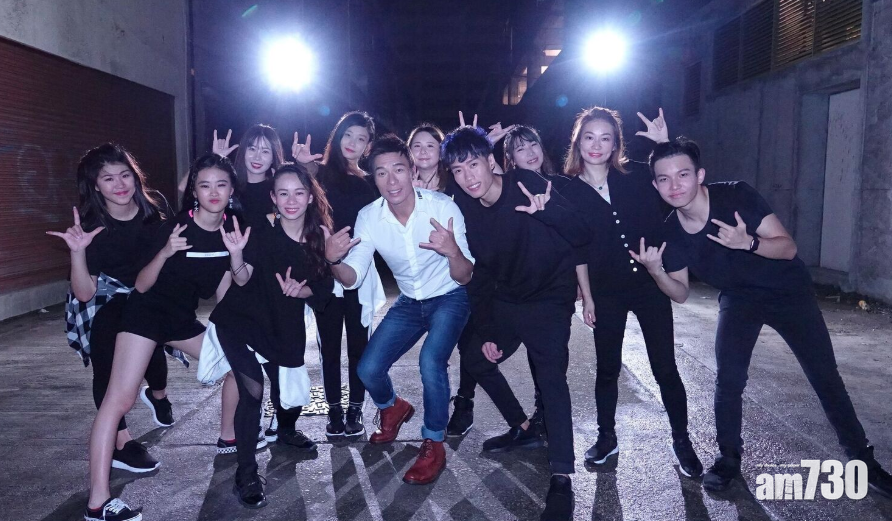 許志安苦練手語 拍《流淚行勝利道》特別版MV | am730