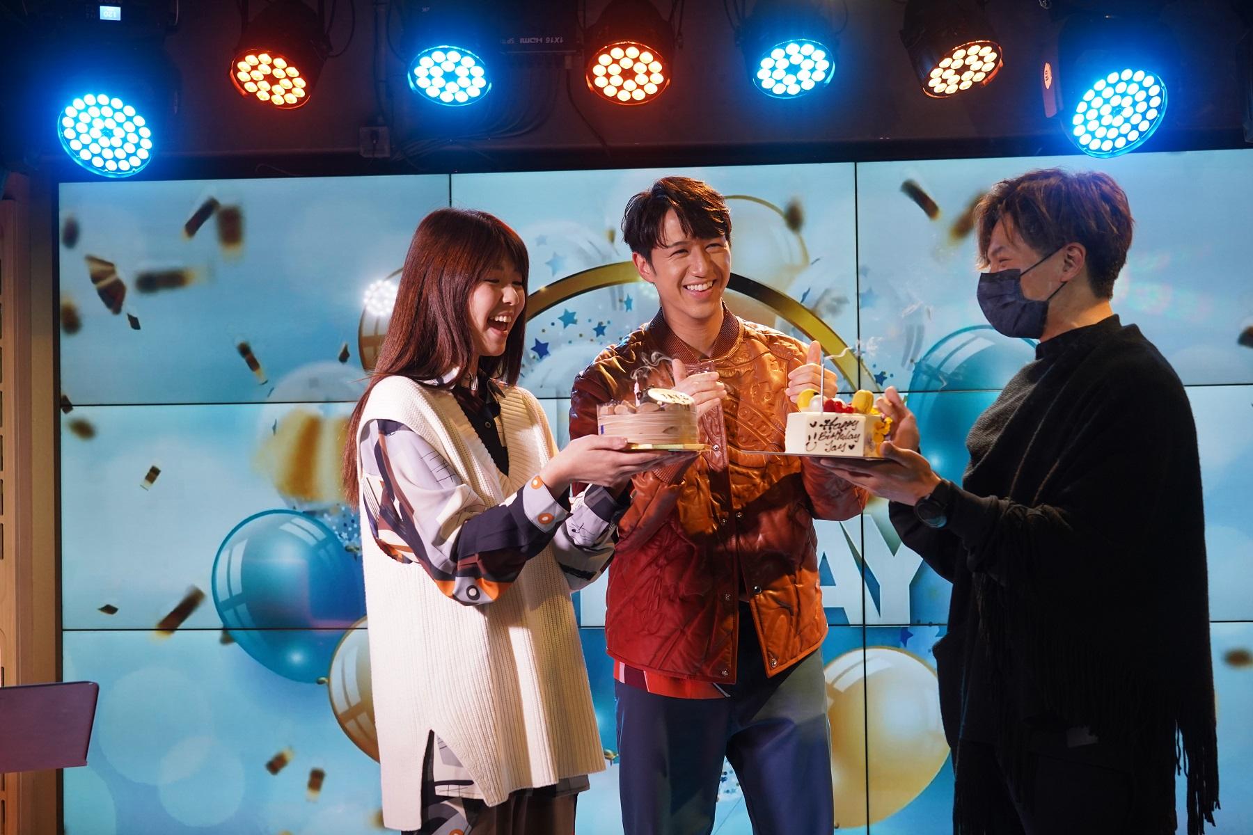 馮允謙生日Live 與《膠戰》女神Hillary合唱 | am730