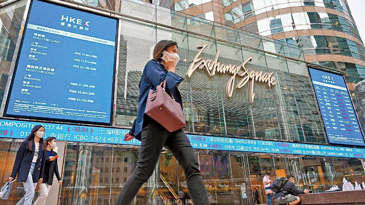 連失四關｜港股估值逼海嘯底 長線資金出手 ETF吸資 | am730