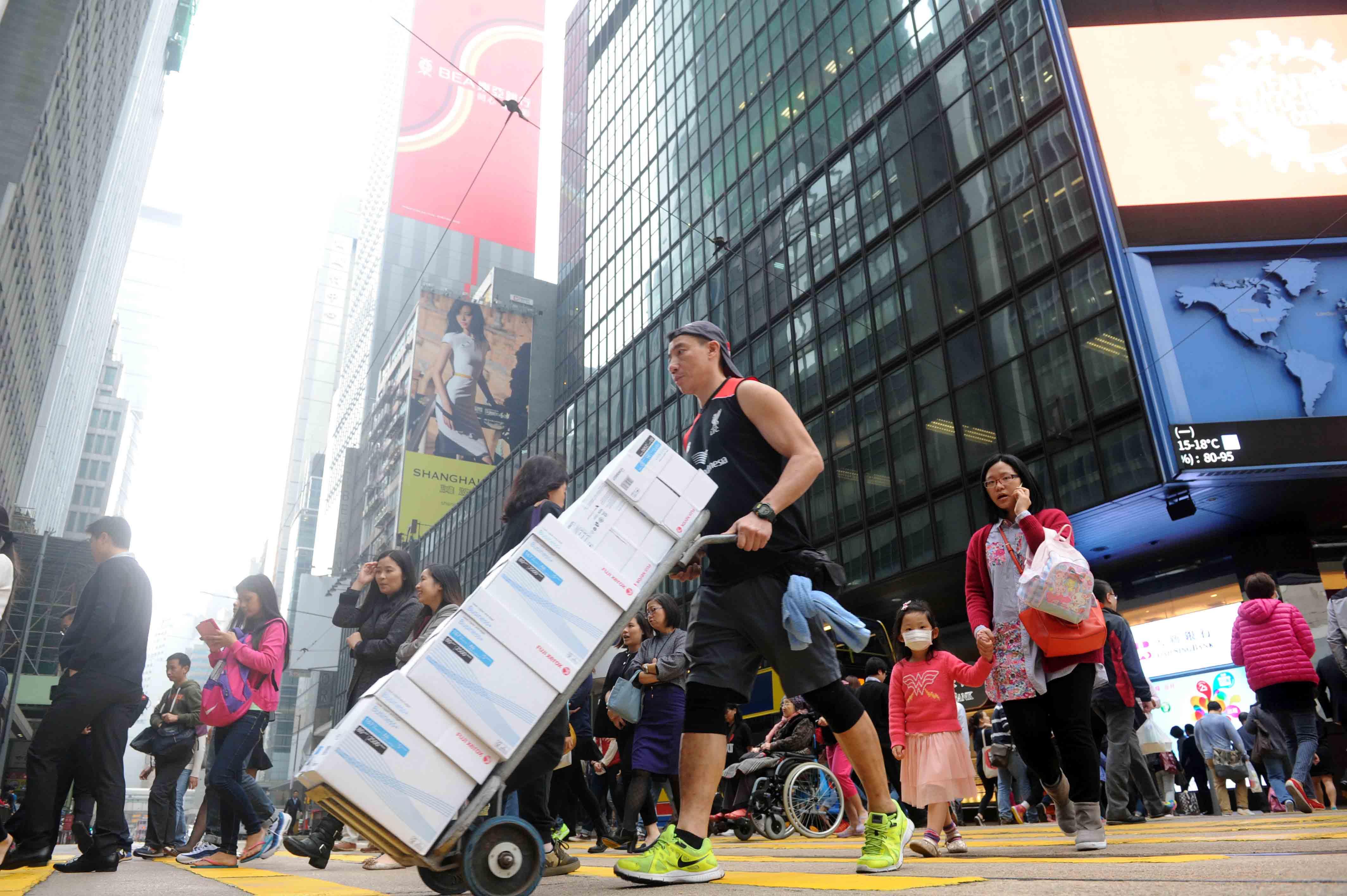 強積金頭9月累計人均蝕5.65萬 單月損失1萬8 | am730