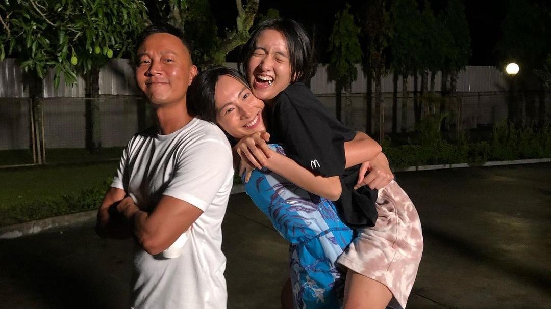 梁洛施拍新片《爆裂點》留難忘回憶 攬許恩怡賀殺青 | am730