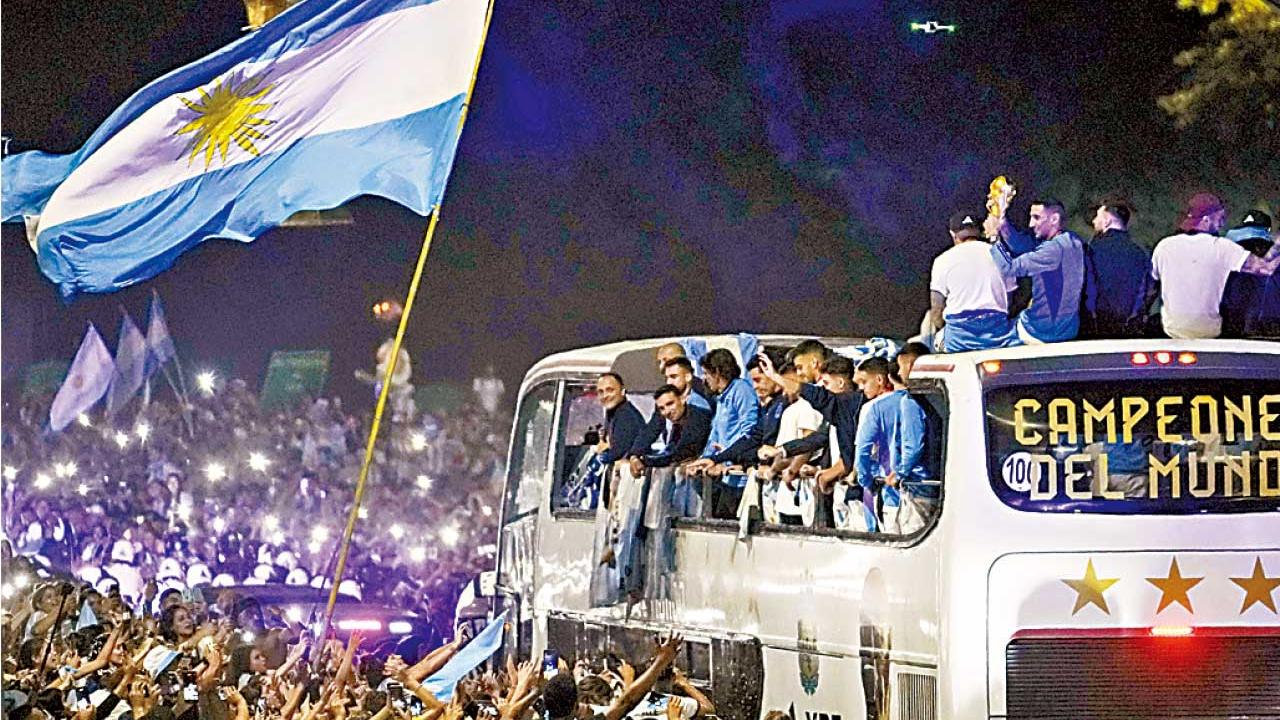 《BBC》年度最佳贈興 美斯阿根廷凱旋勝利巡遊 | am730