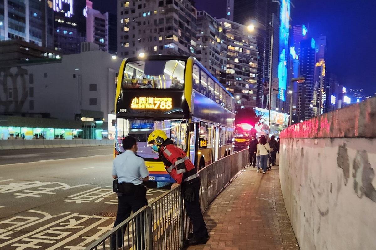 銅鑼灣44歲女乘客巴士上突暈倒 昏迷送院搶救不治 | am730