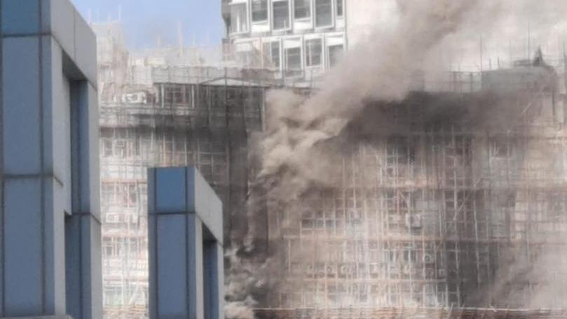 新蒲崗工廈三級大火 2人吸入濃煙不適1人送院(更新) | am730