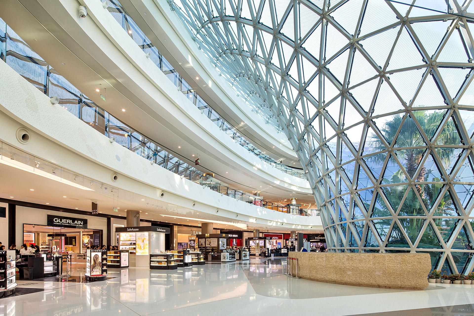 海南免稅店春節熱銷較2019同期升逾3倍 中國中免股價卻急跌逾一成 | am730