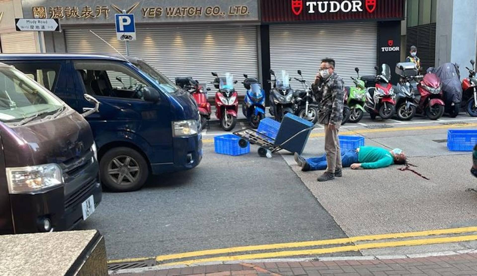 尖沙咀老翁捱客貨車撞 仰天倒地頭部淌血 | am730