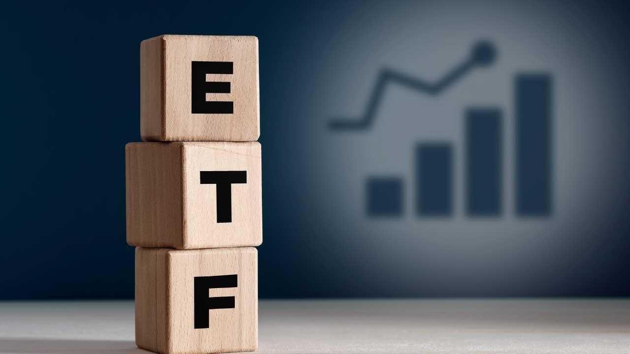 南向ETF通周年成績表 | am730