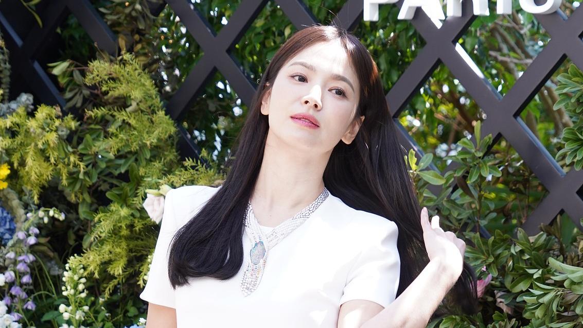 睽違5年再度訪港 宋慧喬戴2000萬珠寶 魅力非凡 | am730