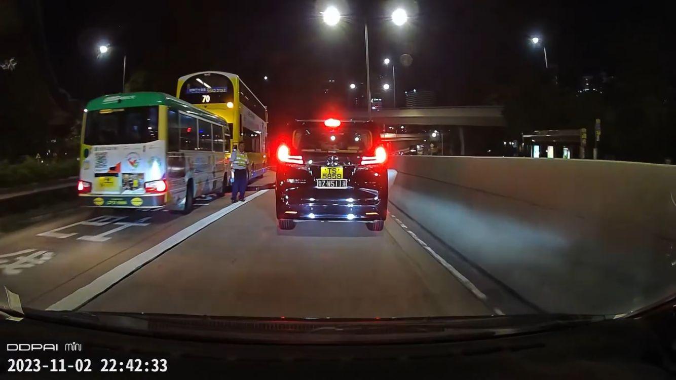 香港仔隧道巴士小巴相撞 至少14乘客受傷 | am730