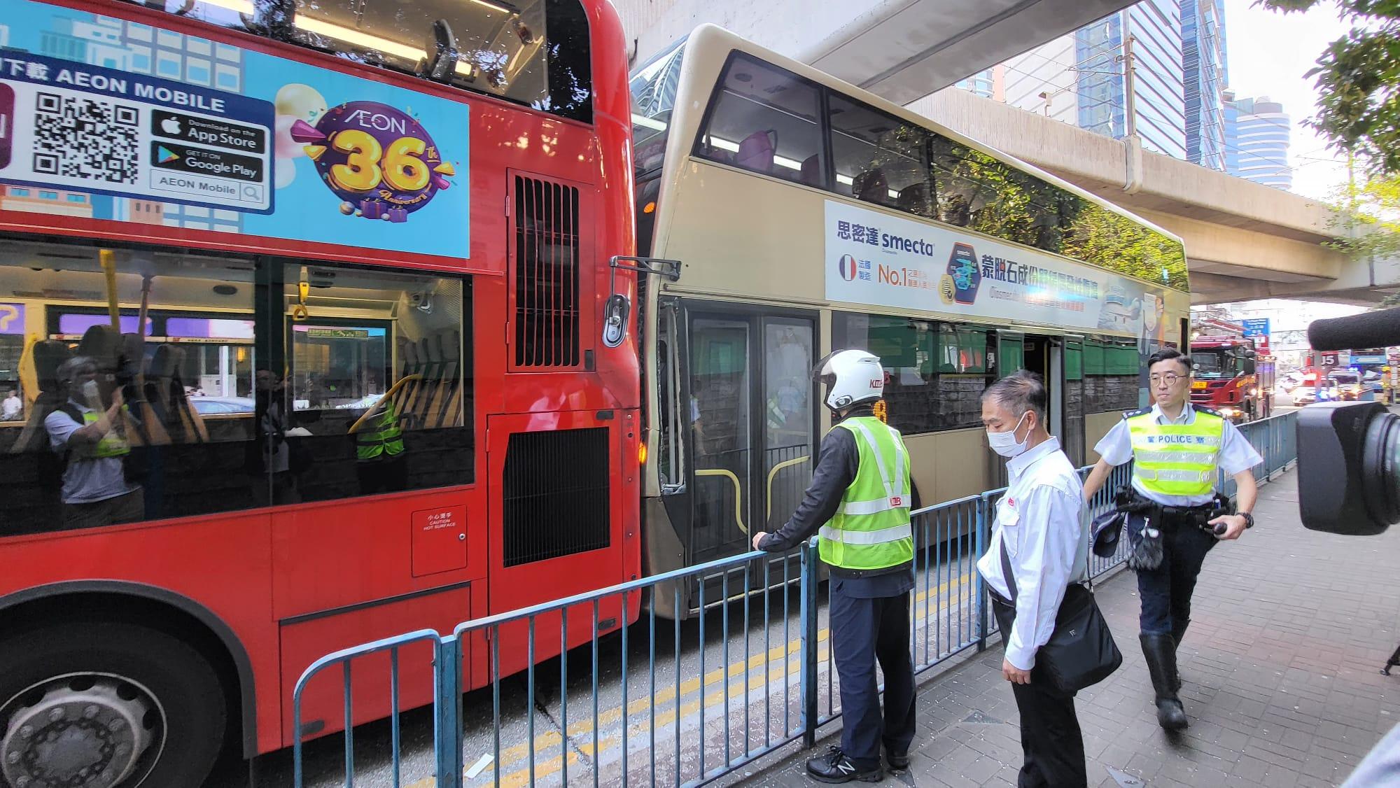 觀塘兩九巴相撞10乘客受傷 前車準備埋站後車疑收掣不及 | am730