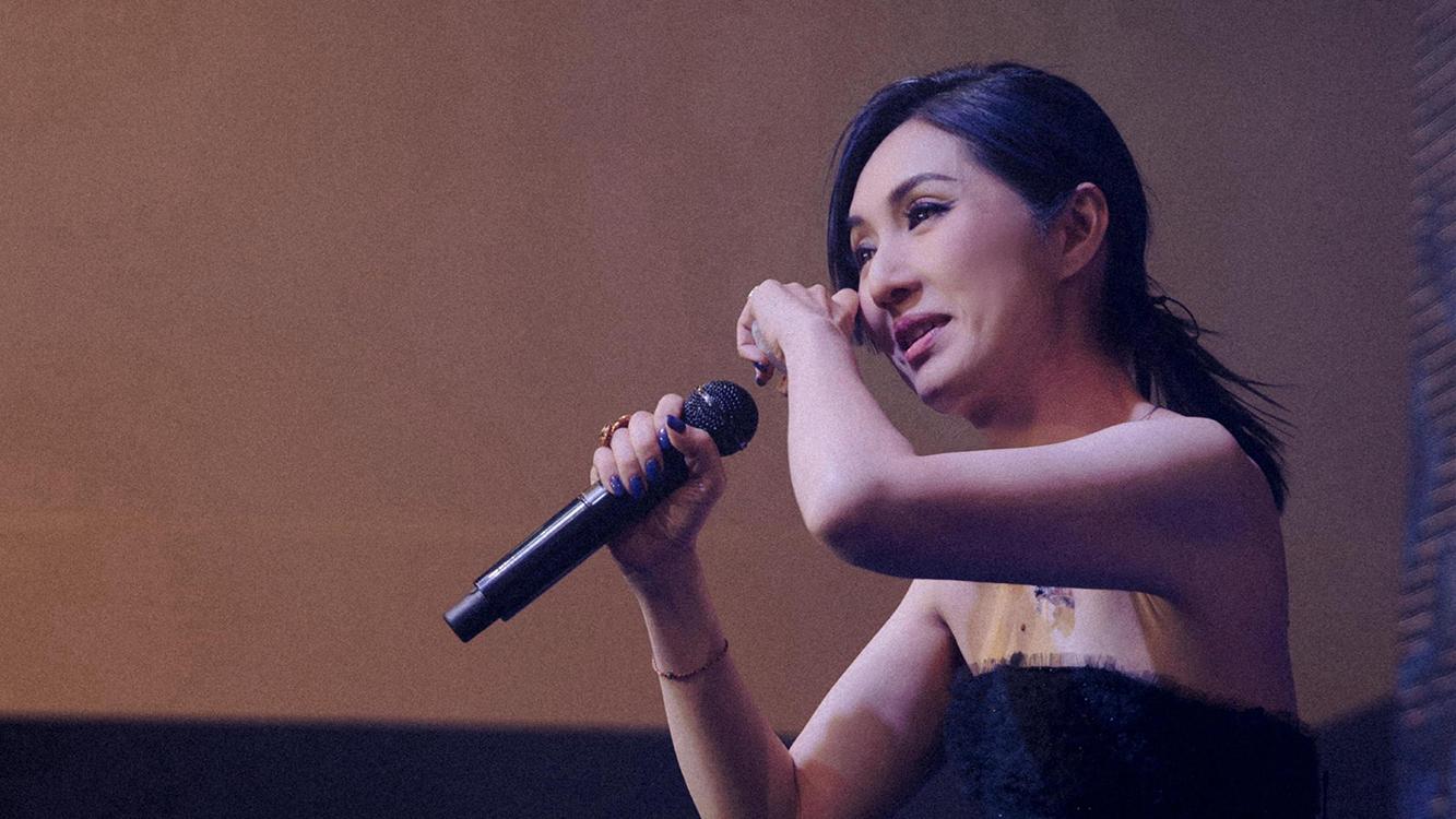 楊千嬅50歲生日談人生低潮 見到自己CD碎至一地︰個心好痛 | am730