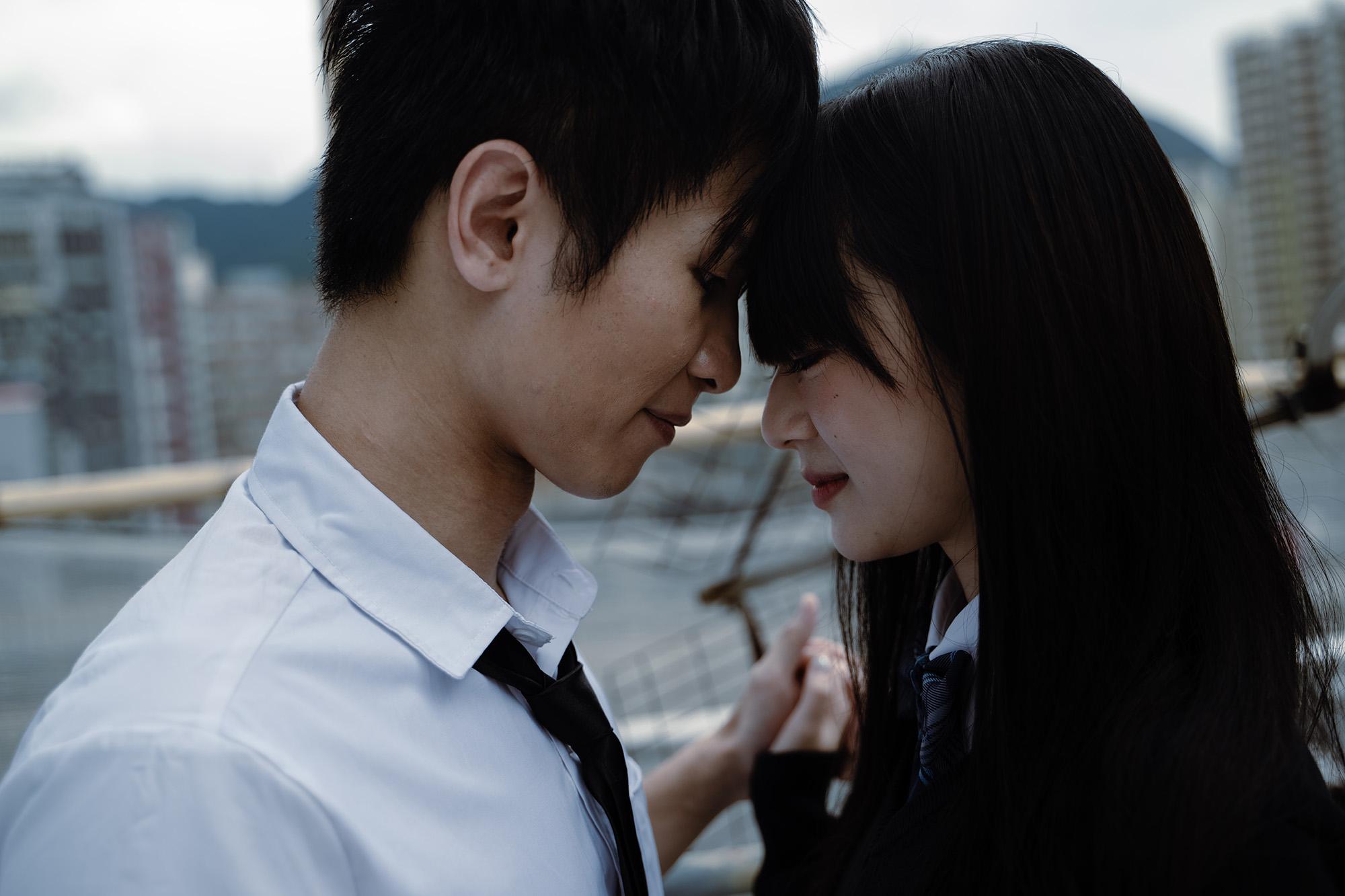 蘇凱倫新歌大玩暗黑風 與Ernest@試當真拍MV連環親熱 | am730