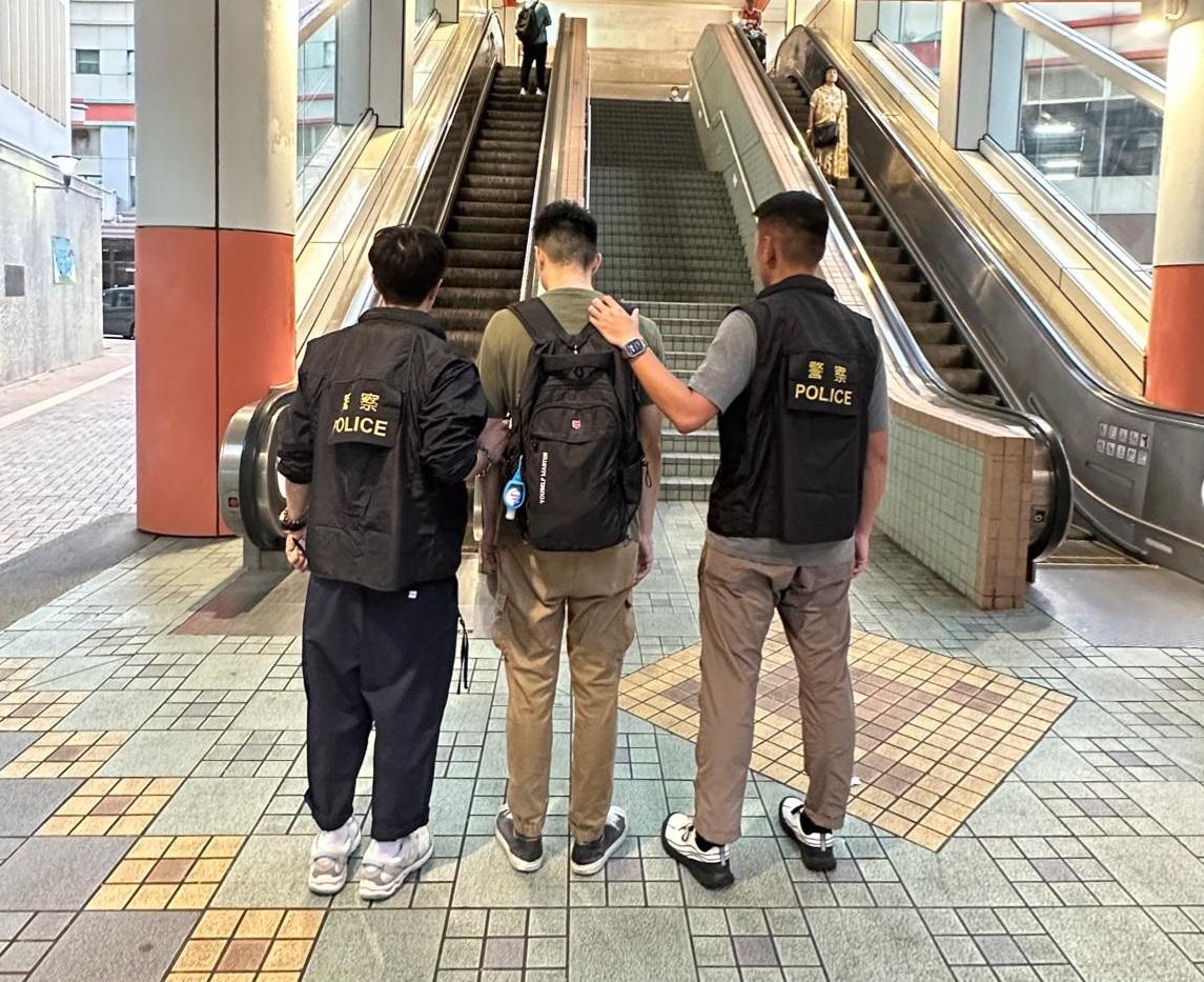 將軍澳扶手電梯偷拍11歲女裙底 35歲男涉窺淫被捕 | am730