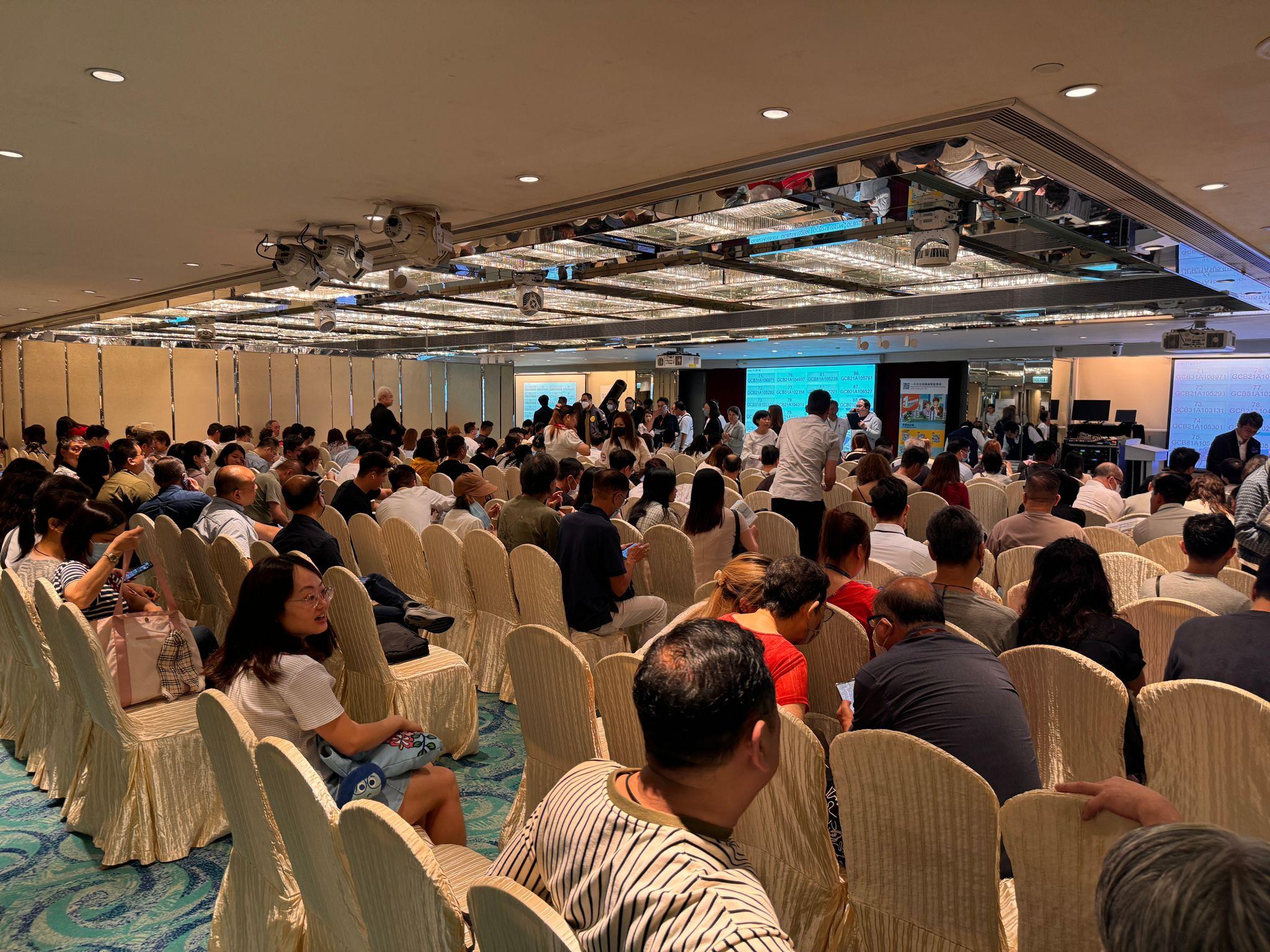 黃金海灣開售｜意嵐今賣188伙 中原：大手客計劃斥1300萬買2伙三房｜屯門新盤 | am730