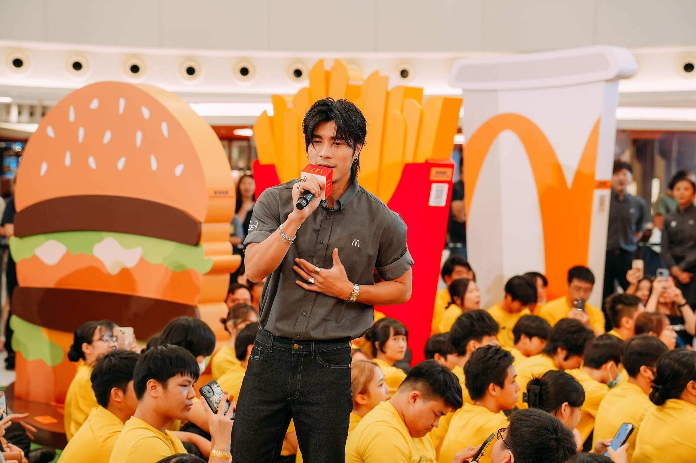 DSE放榜2024｜YT周殷廷為學生打氣 宣布免費為全港中學生演出 | am730