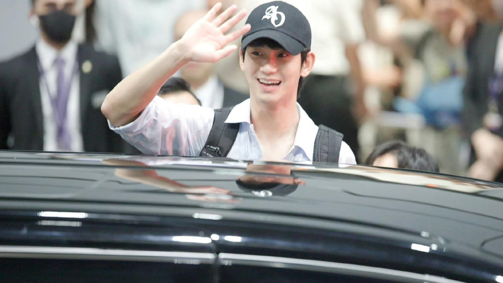 金秀賢親民襲港 獲逾百粉絲接機歡迎 | am730