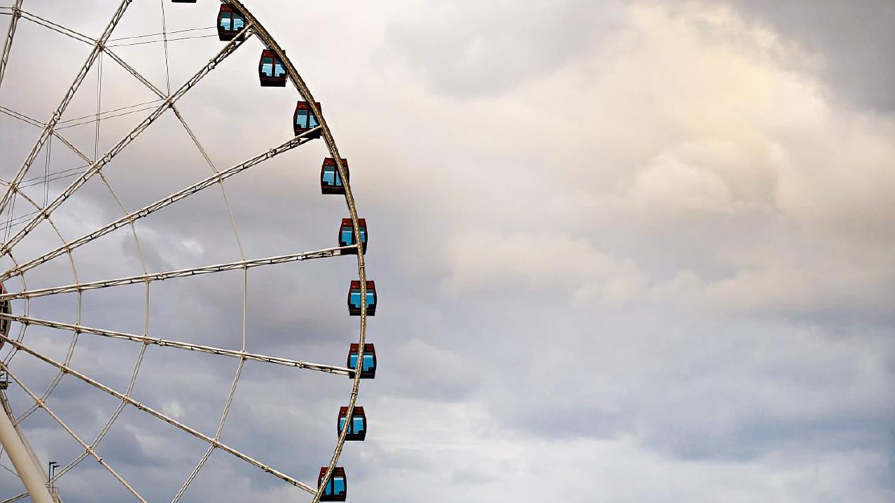 摩羯掠港 機場昨38航班取消 今年首掛8號風球 日校停課 | am730