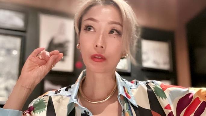 鄭秀文唱到滴汗 羨慕舒淇fit爆身材 | am730