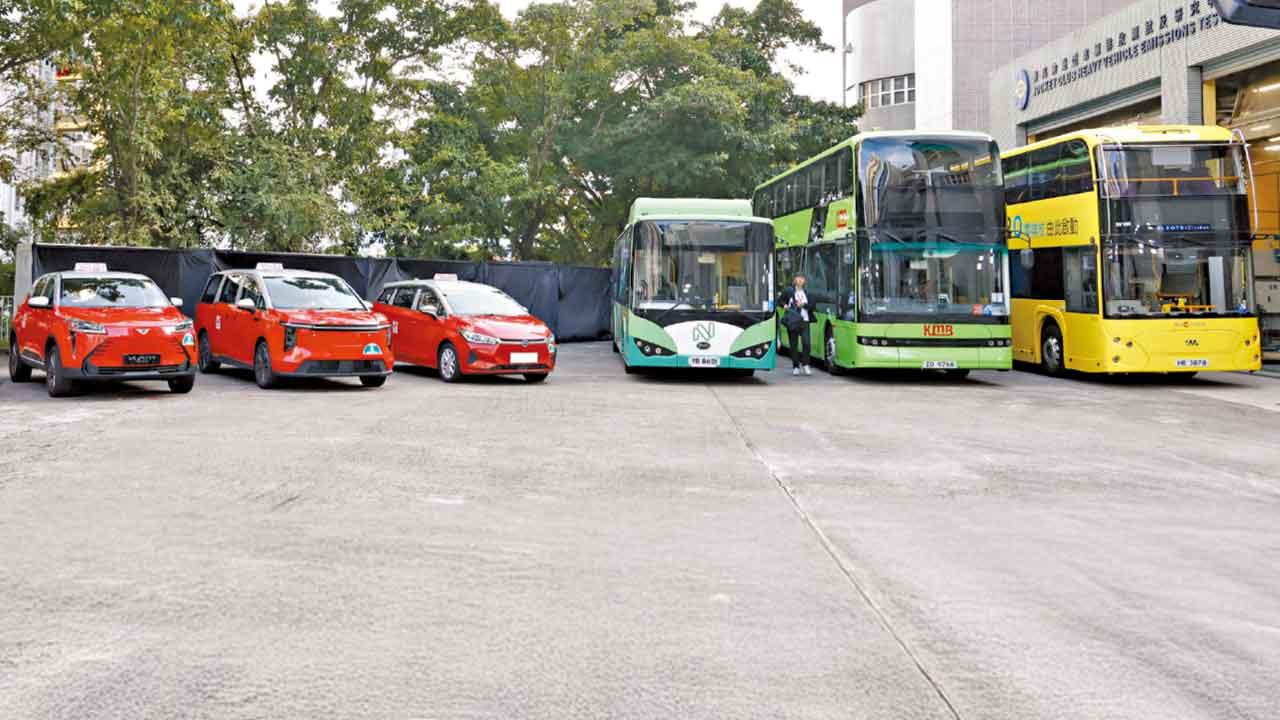 公布綠色轉型路線圖 斥逾6億資助購600電動巴士3000電動的士 謝展寰：確保不因綠色轉型加車費 | am730