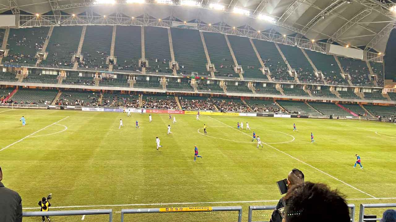 皇馬巴塞傳奇賽球迷6880購套票未能簽名合照 兩男報案 消委會暫接12投訴 | am730