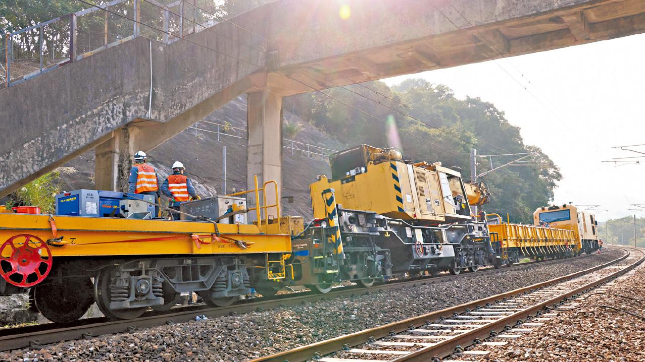 港鐵工程車故障佔用路軌 東鐵綫頭班起延誤7句鐘 | am730