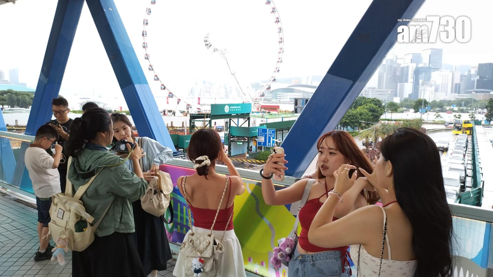 7月訪港旅客按年增約一成 中秋節晚灣仔舉行無人機表演 | am730